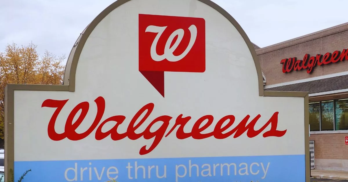 Will Walgreens be open or closed on Christmas Eve and Christmas Day 2025?